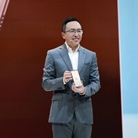 HONOR Debuts HONOR V Purse in China - HONOR Global